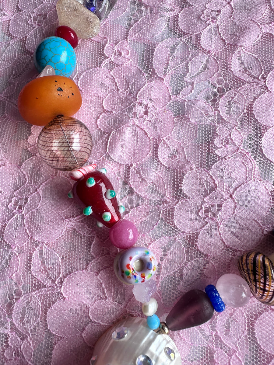 The pearly shell and the donut and the daisy and the white fish ...